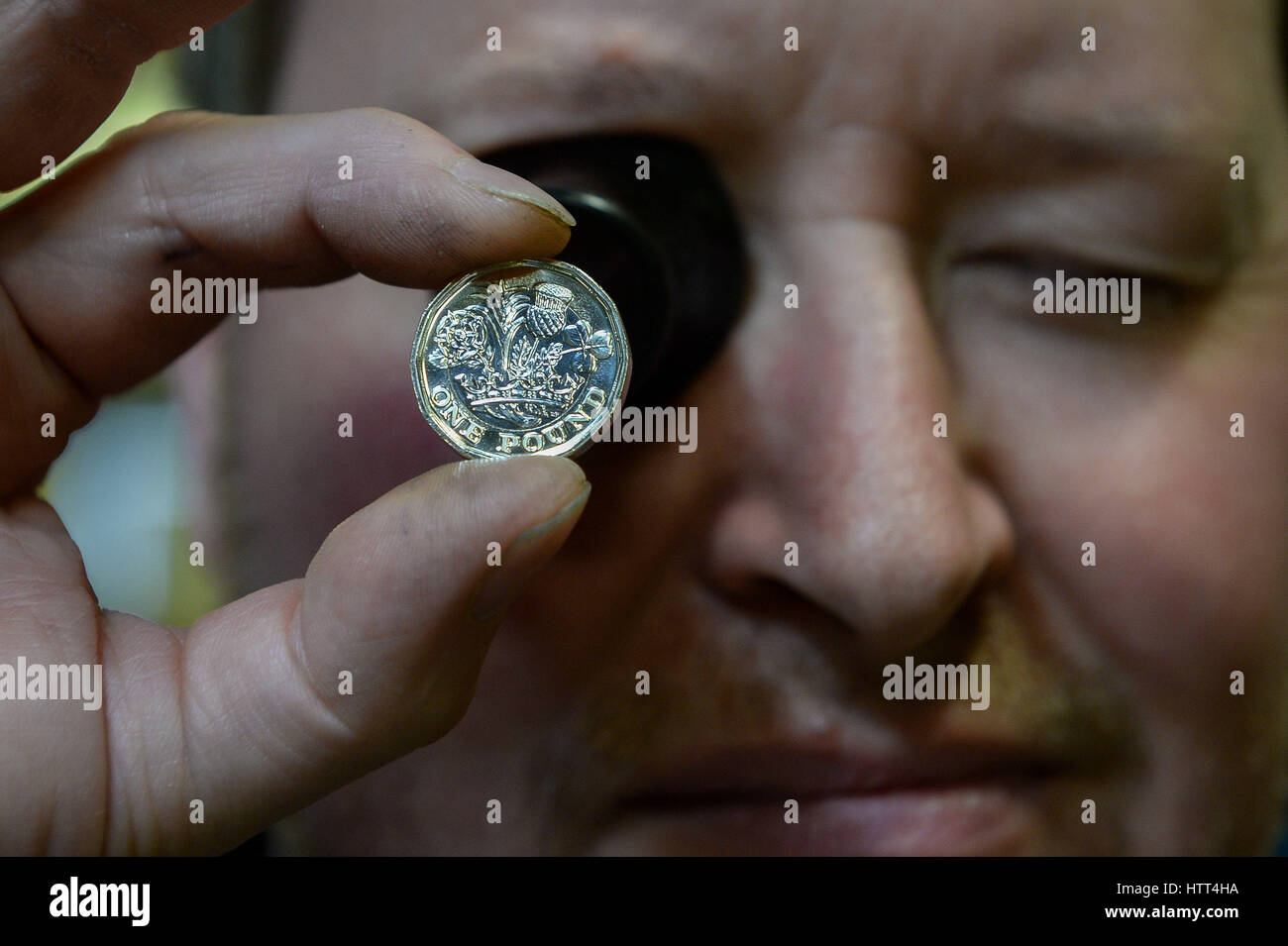 Editorial Use only Ð NO COMMERCIAL USE Royal Mint Circulating Coin ...