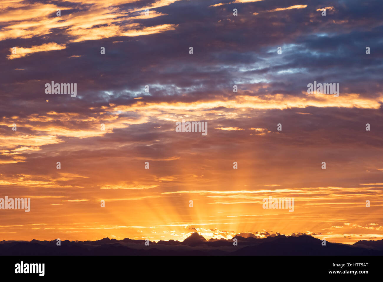Sunset above the mountains in Chengdu - China Stock Photo - Alamy
