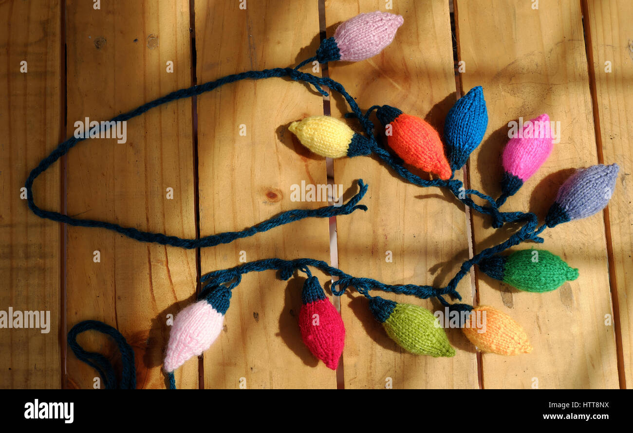 Hand group light bulb hi-res stock photography and images - Alamy