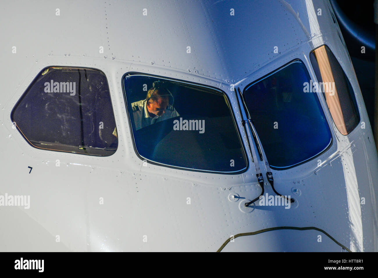 Boeing 787 jet High Resolution Stock Photography and Images - Alamy