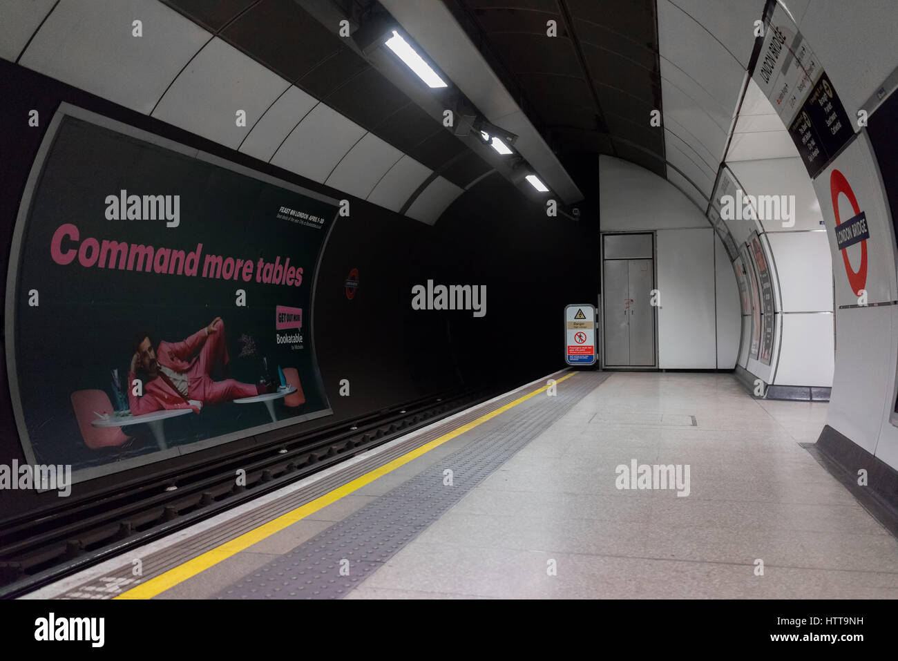 Empty platform at London Bridge station on the London Underground ...