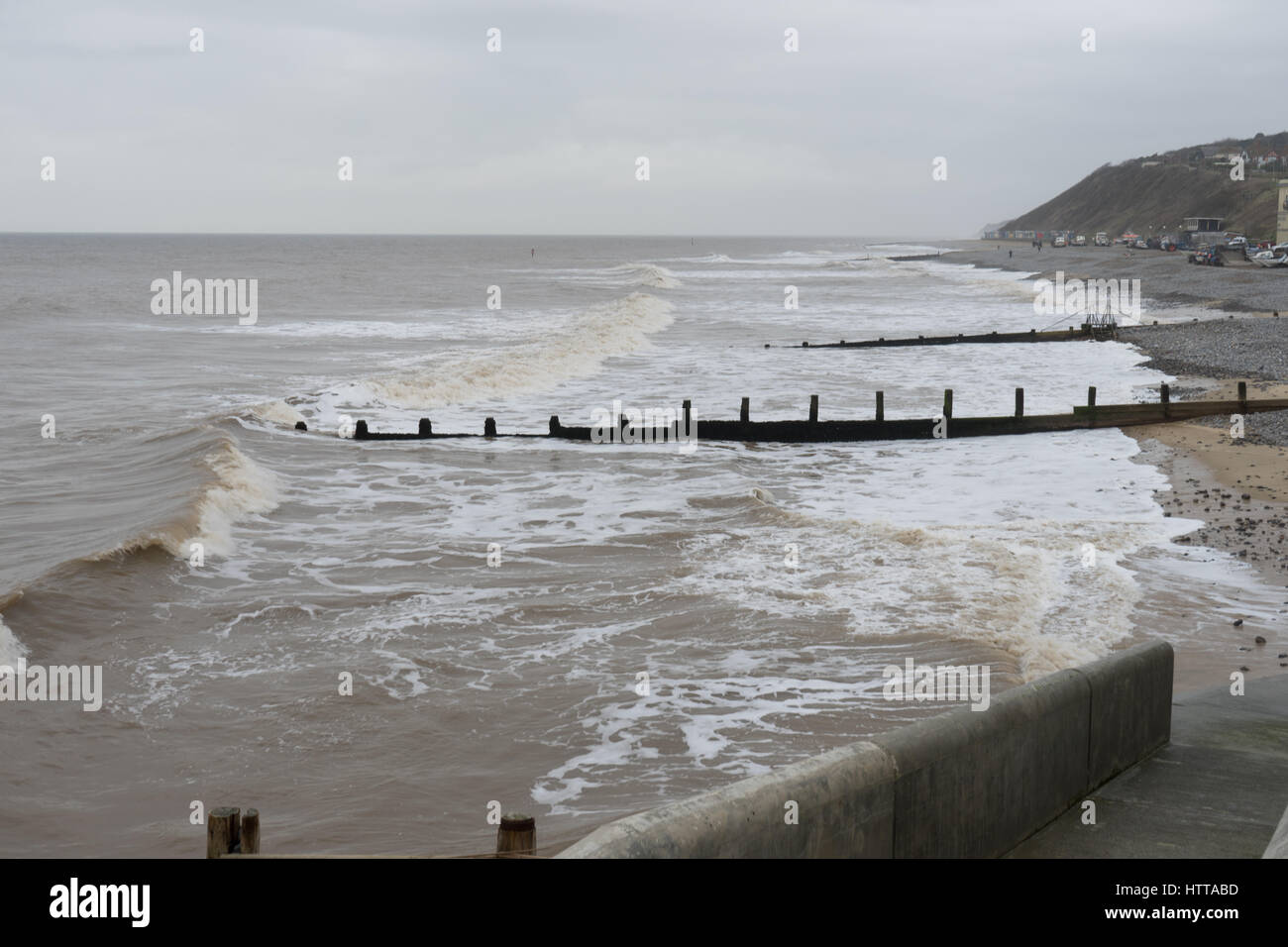 Groyne sea defenses beach hi-res stock photography and images - Alamy