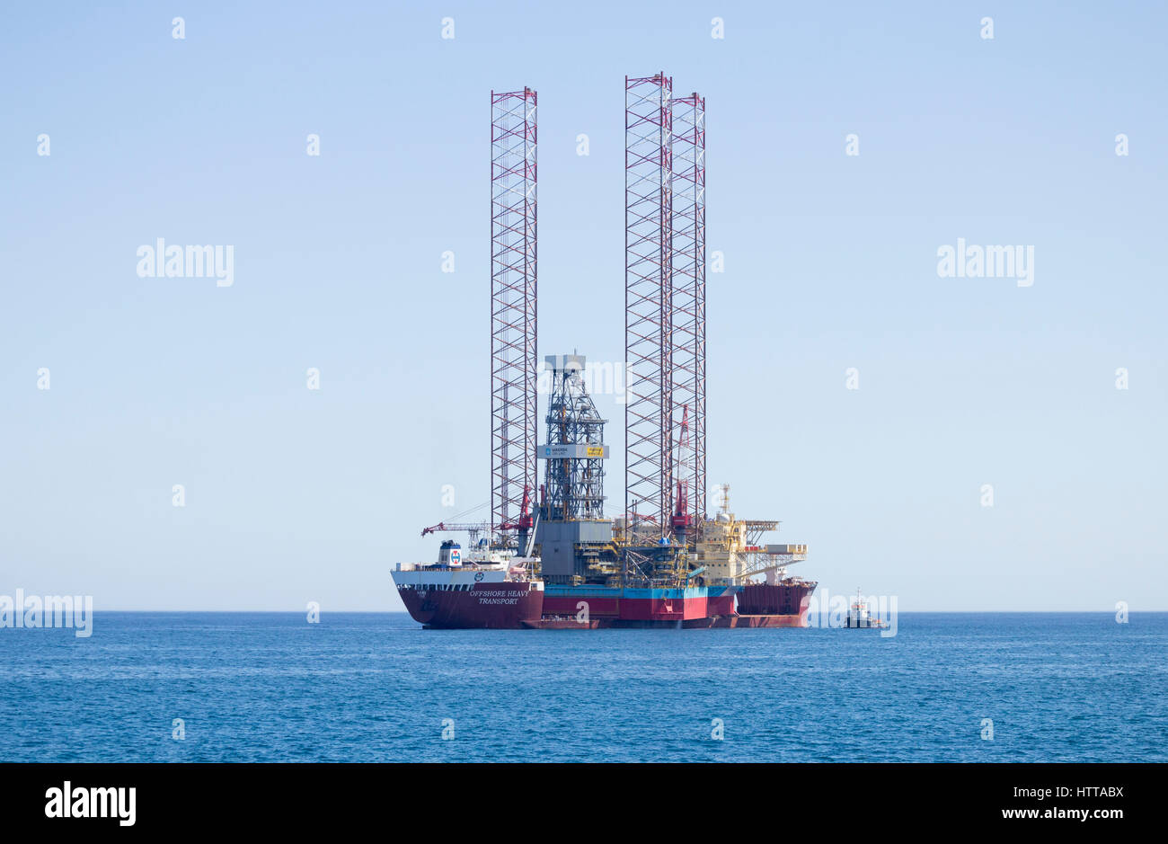 Ship designed for carrying heavy loads in the offshore industry ...