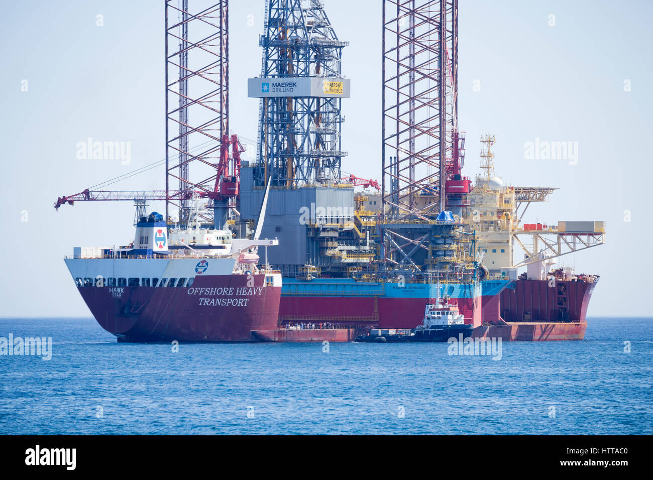 Ship designed for carrying heavy loads in the offshore industry ...