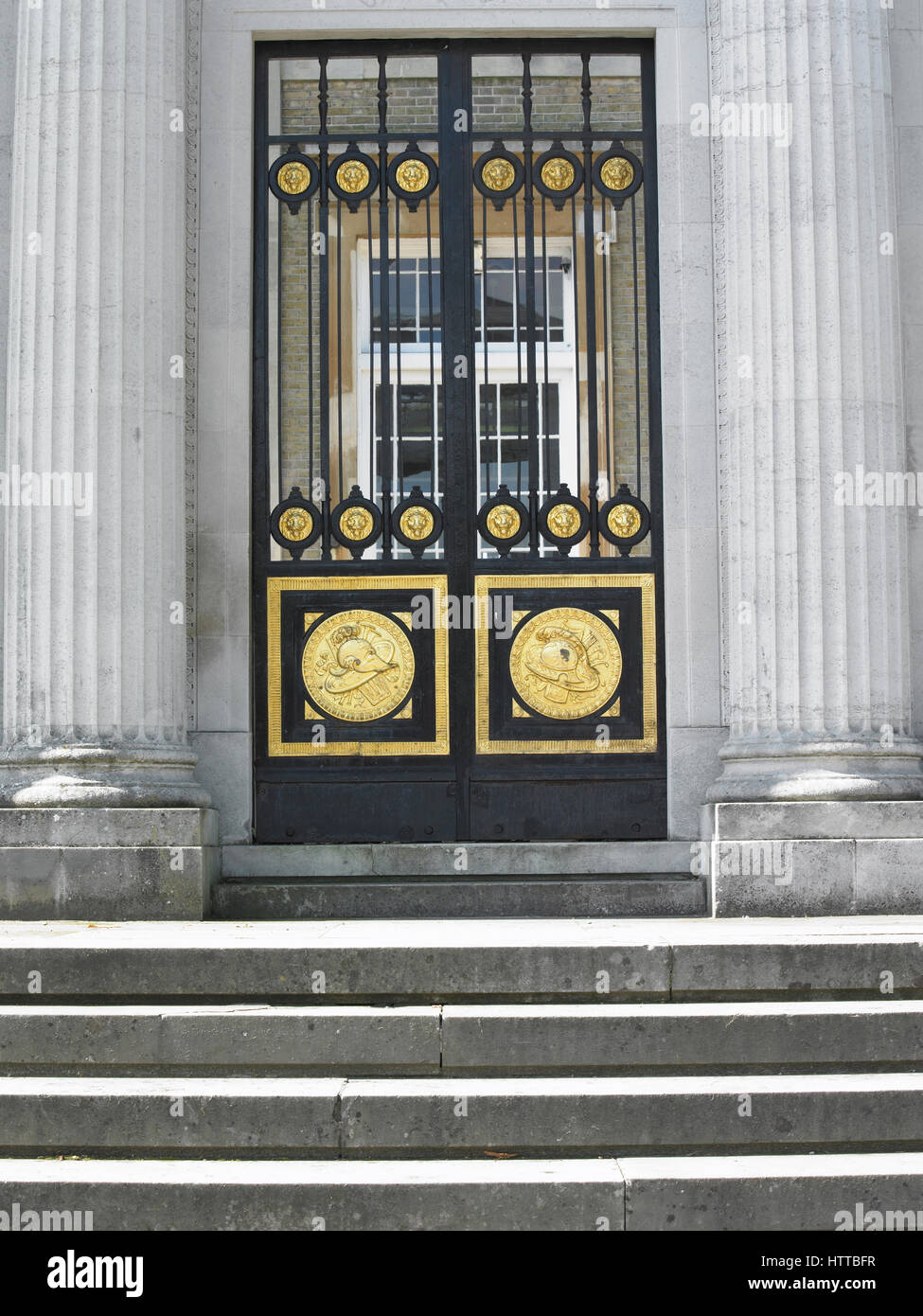 Ornate gold and black gate hi-res stock photography and images - Alamy