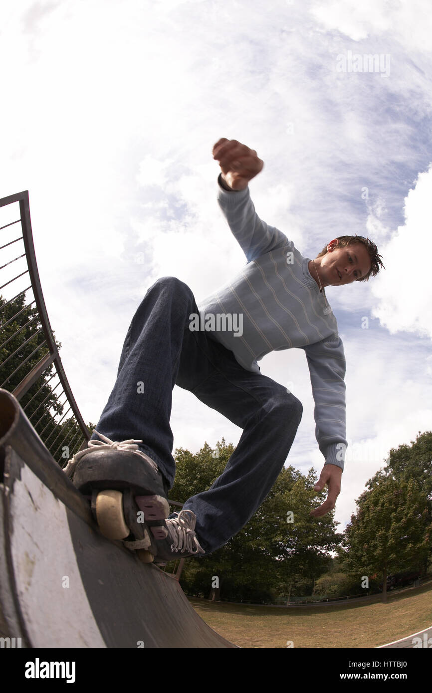 Skater ramps hi-res stock photography and images - Alamy