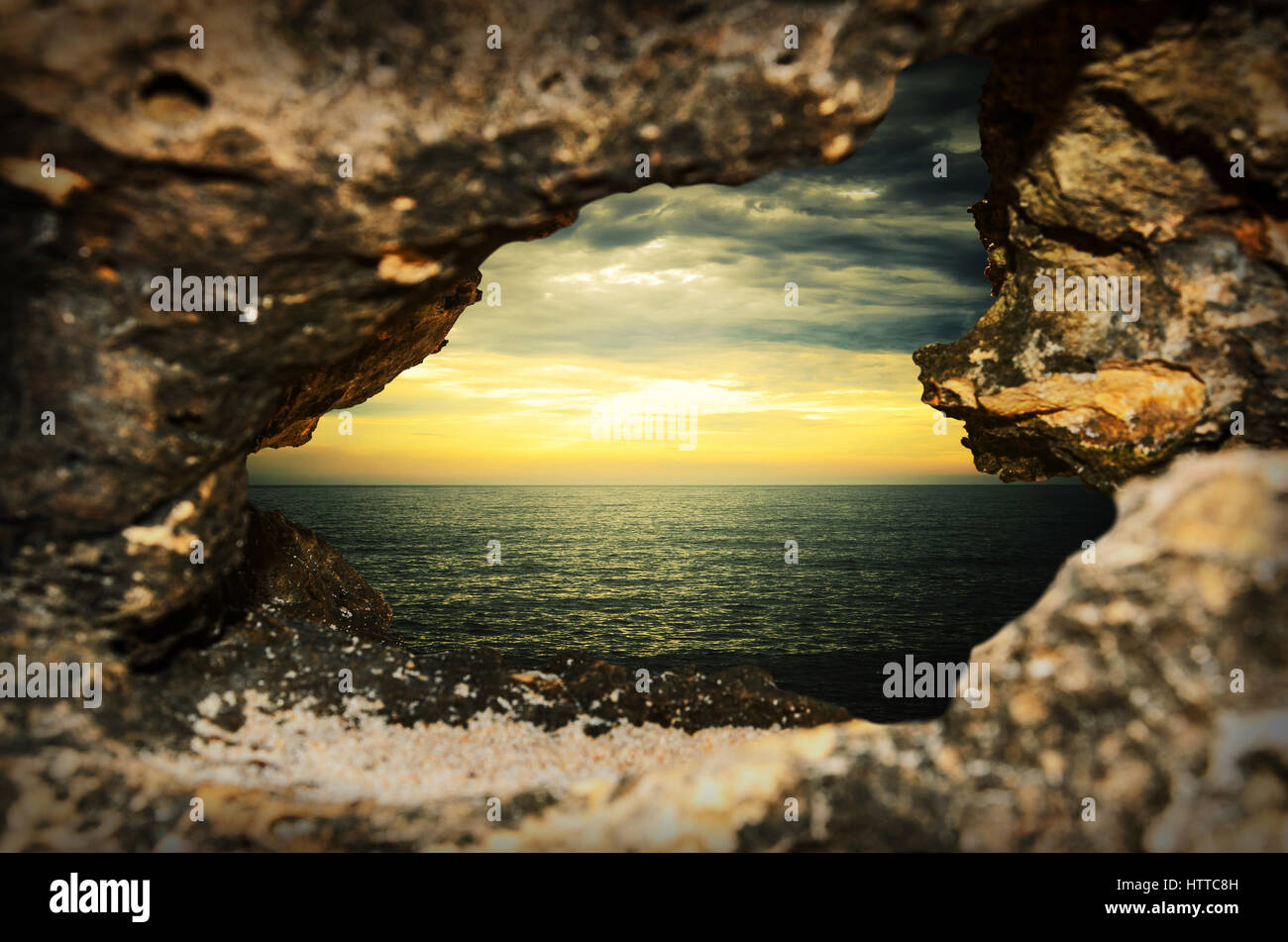 Hole rocks hi-res stock photography and images - Alamy