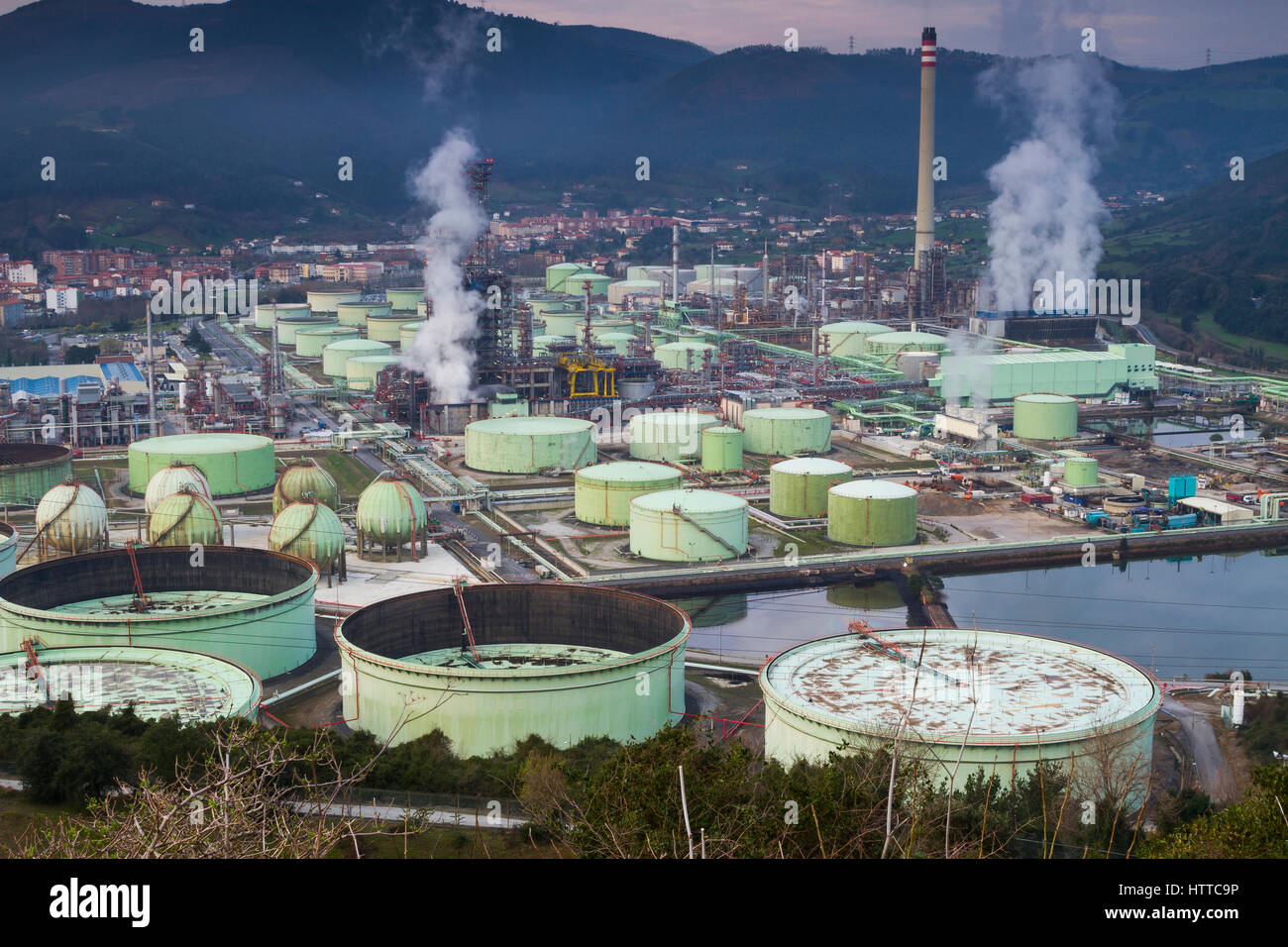 Oil refinery hi-res stock photography and images - Alamy