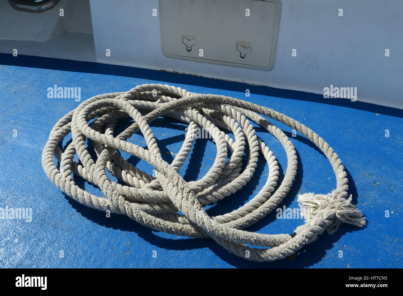 Frayed mooring rope hi-res stock photography and images - Alamy