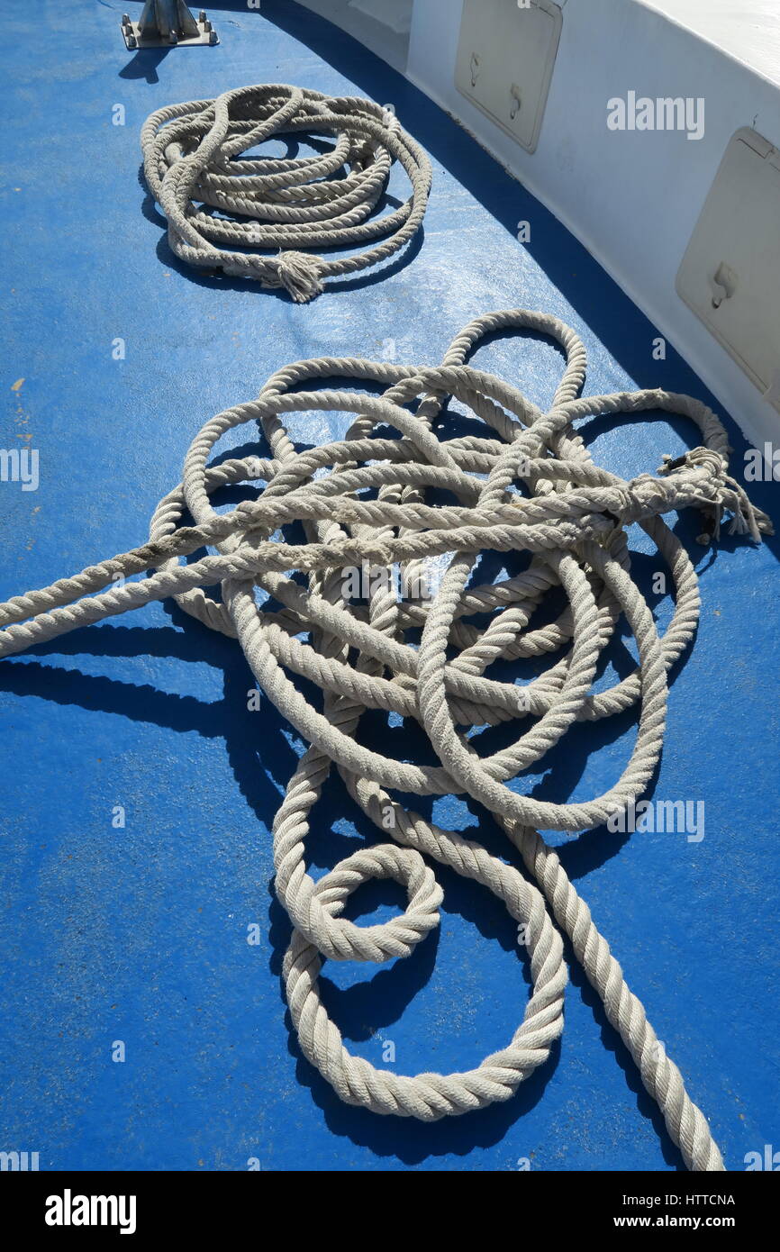 Frayed mooring rope hi-res stock photography and images - Alamy