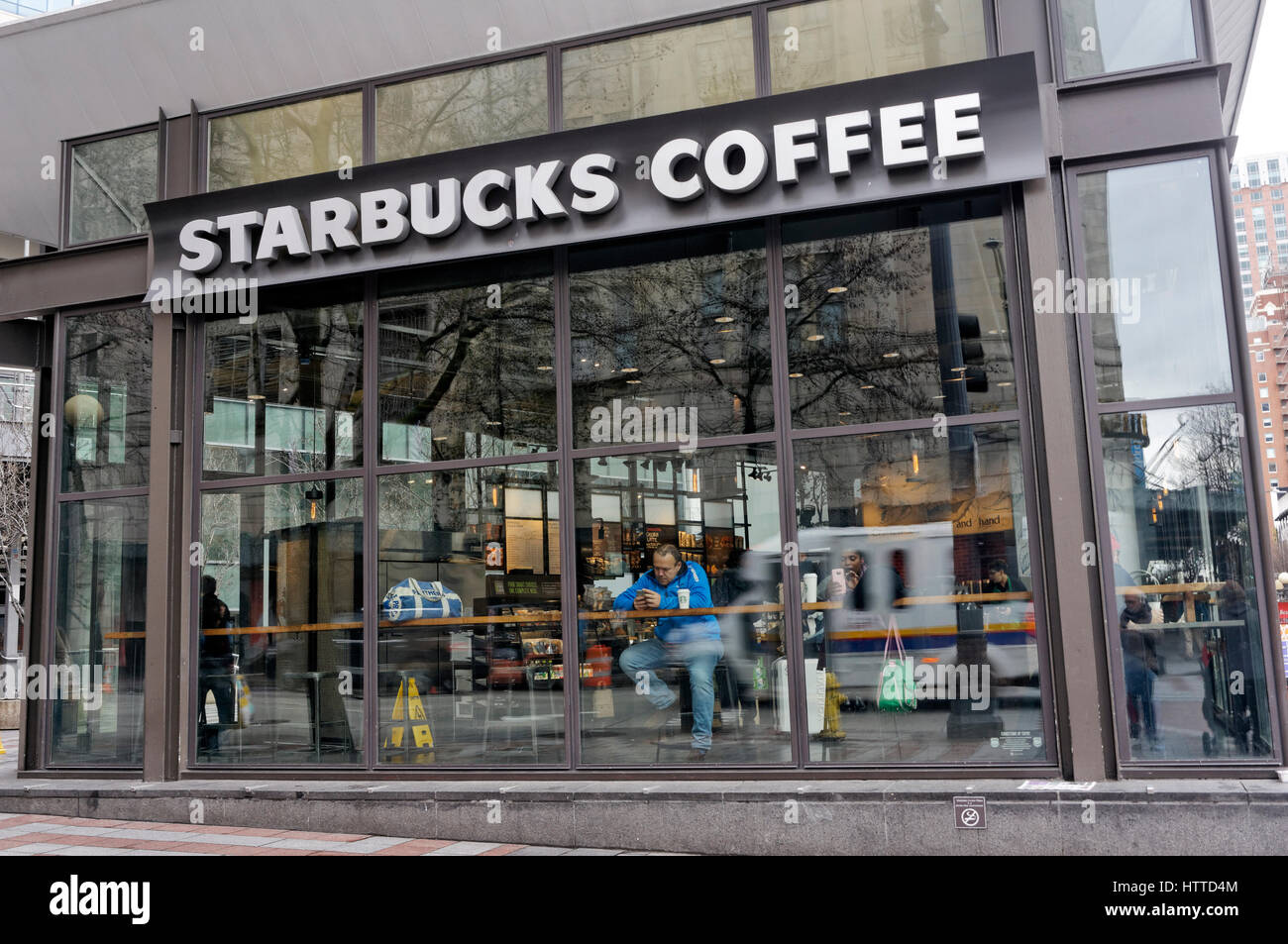 Starbucks coffee signs hi-res stock photography and images - Alamy