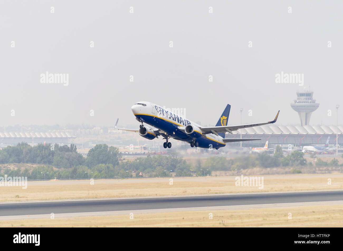 Ryanair boeing 737 plane taking off from runway hi-res stock ...