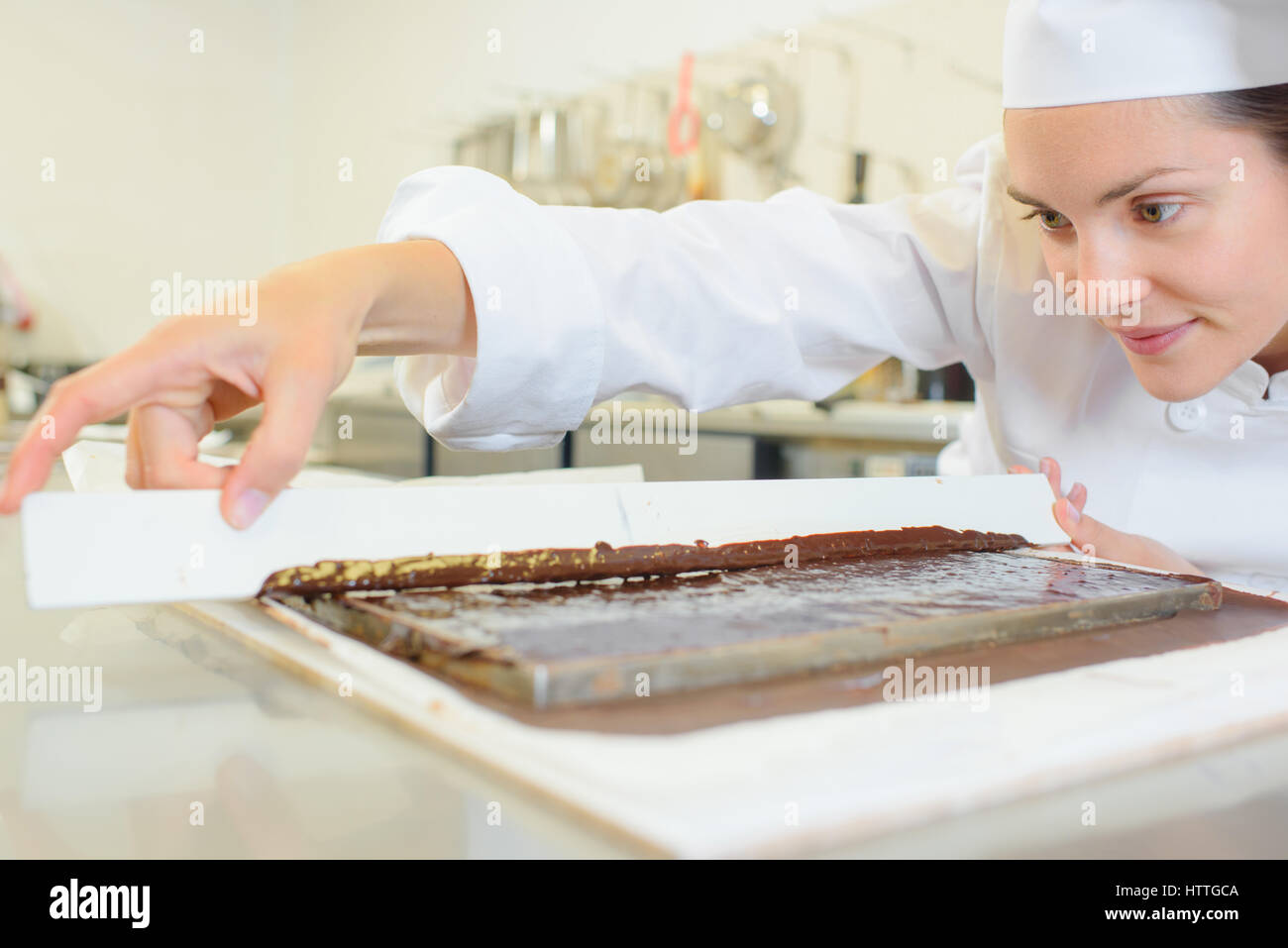 slicing the cake Stock Photo - Alamy