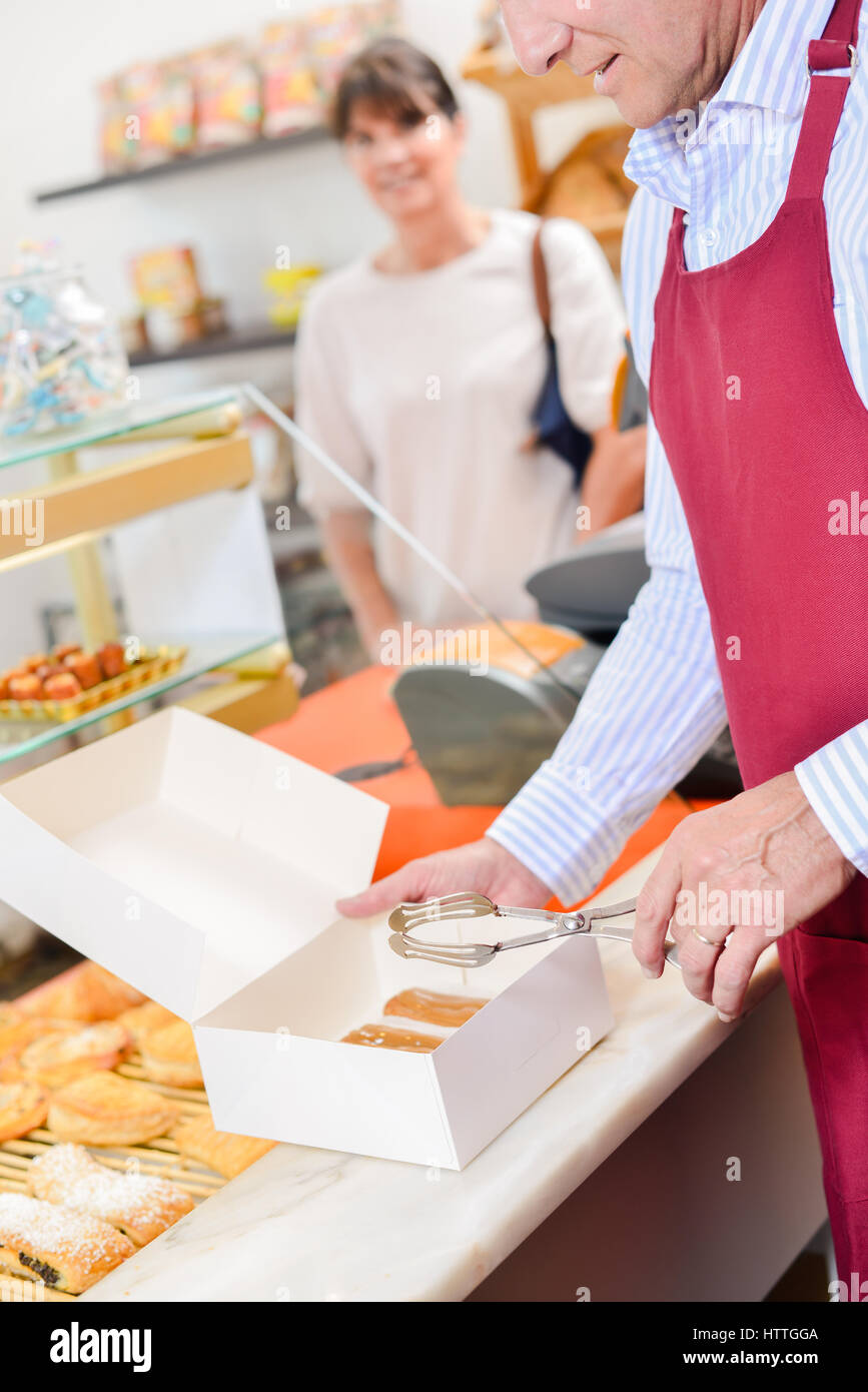 Cakes in a box hi-res stock photography and images - Alamy