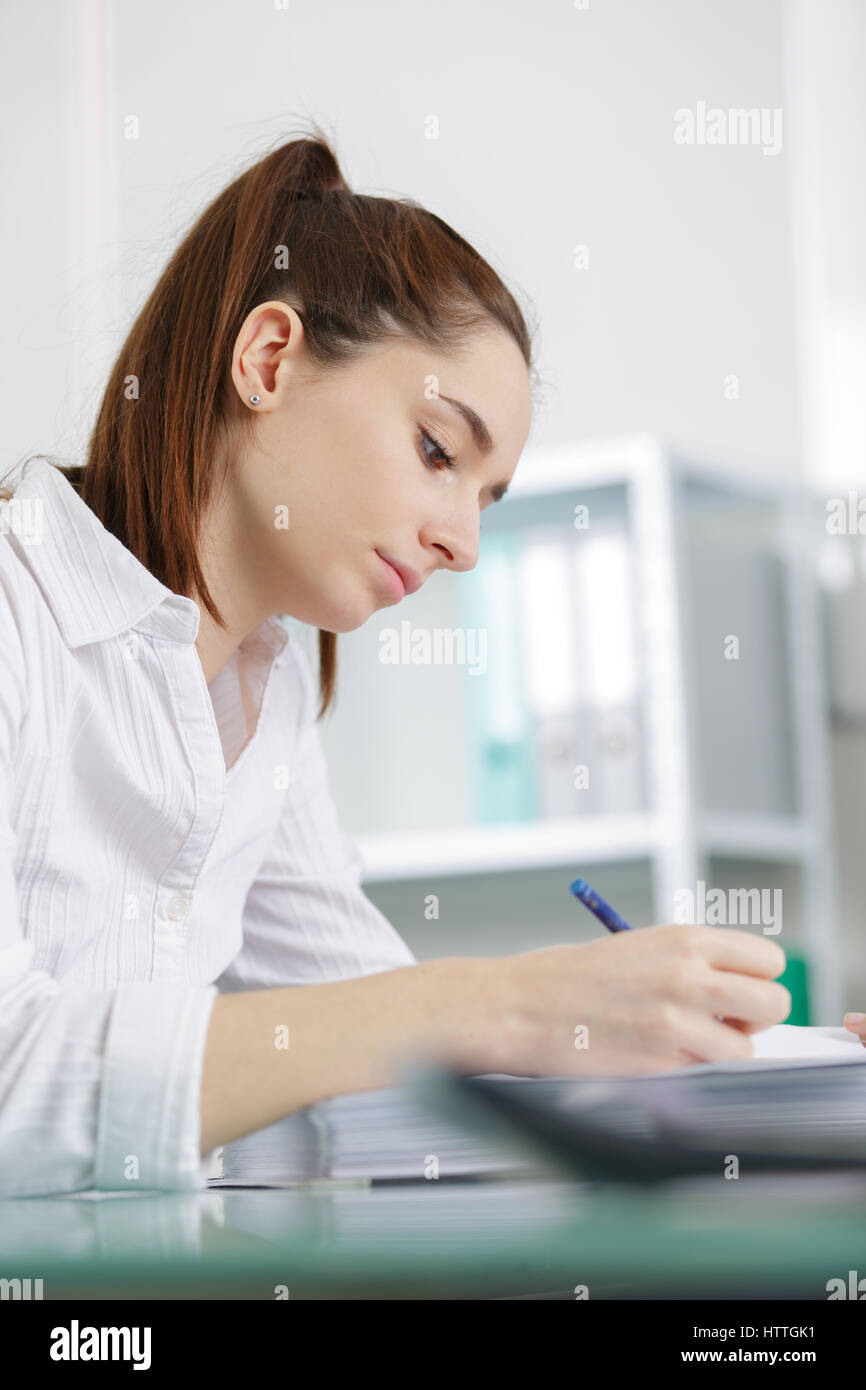 girl learning in classroom Stock Photo - Alamy