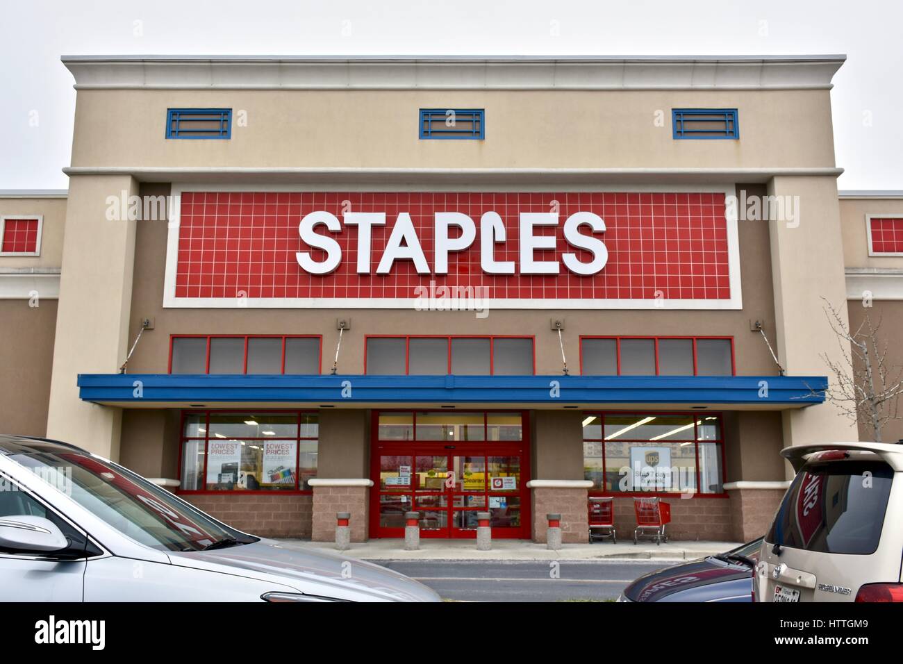 Staples store office hi-res stock photography and images - Alamy