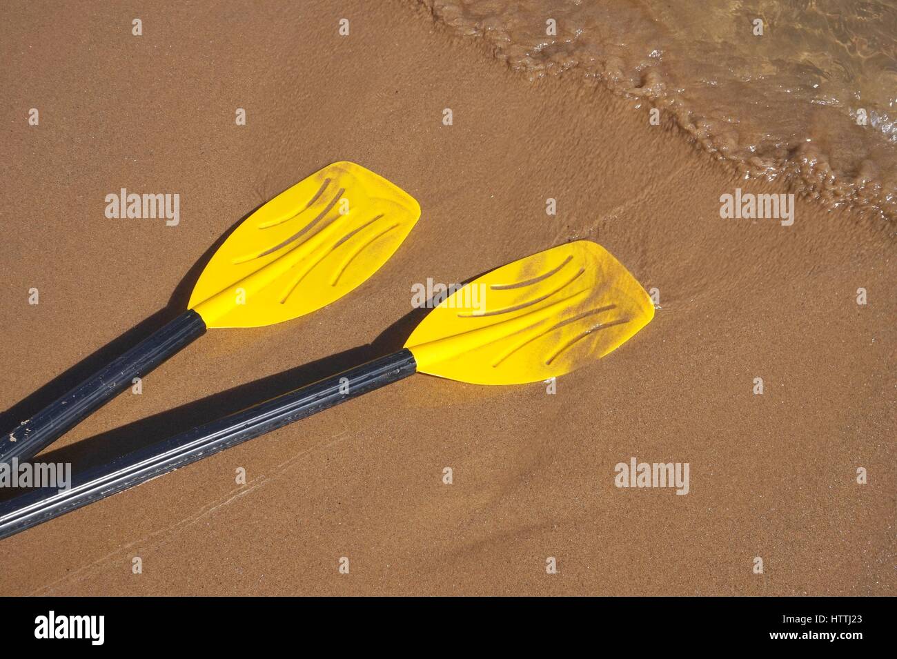 Rowboat waves hi-res stock photography and images - Alamy