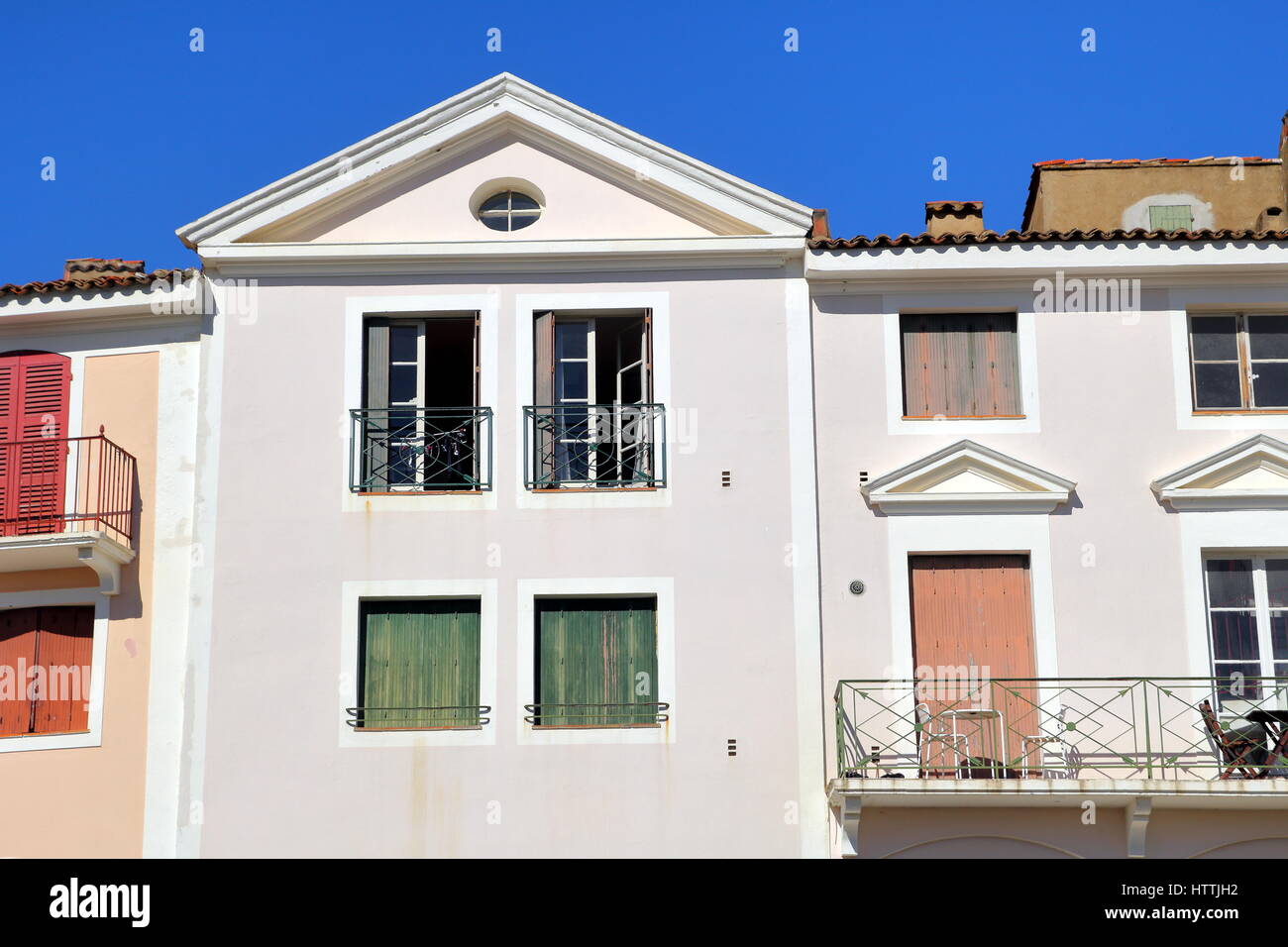 Provencal architecture hi-res stock photography and images - Alamy