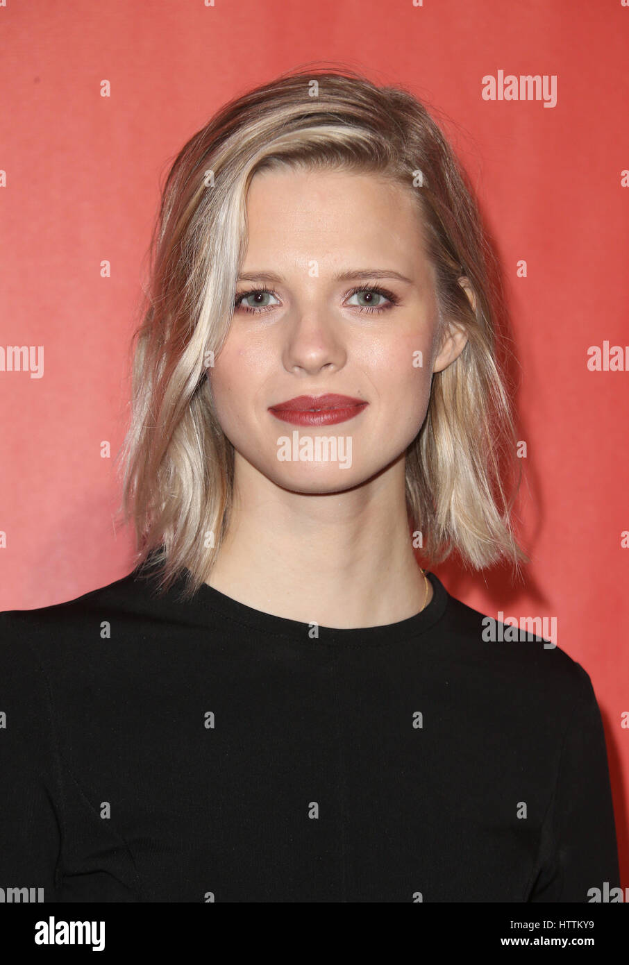 Molly kate kestner hi-res stock photography and images - Alamy