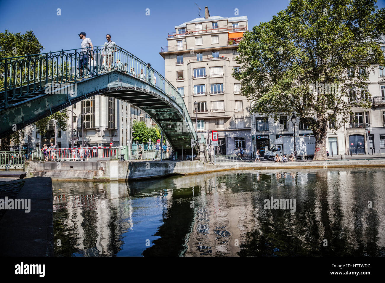 Beautiful canal Saint-Martin with its pedestrian bridges and locks in ...