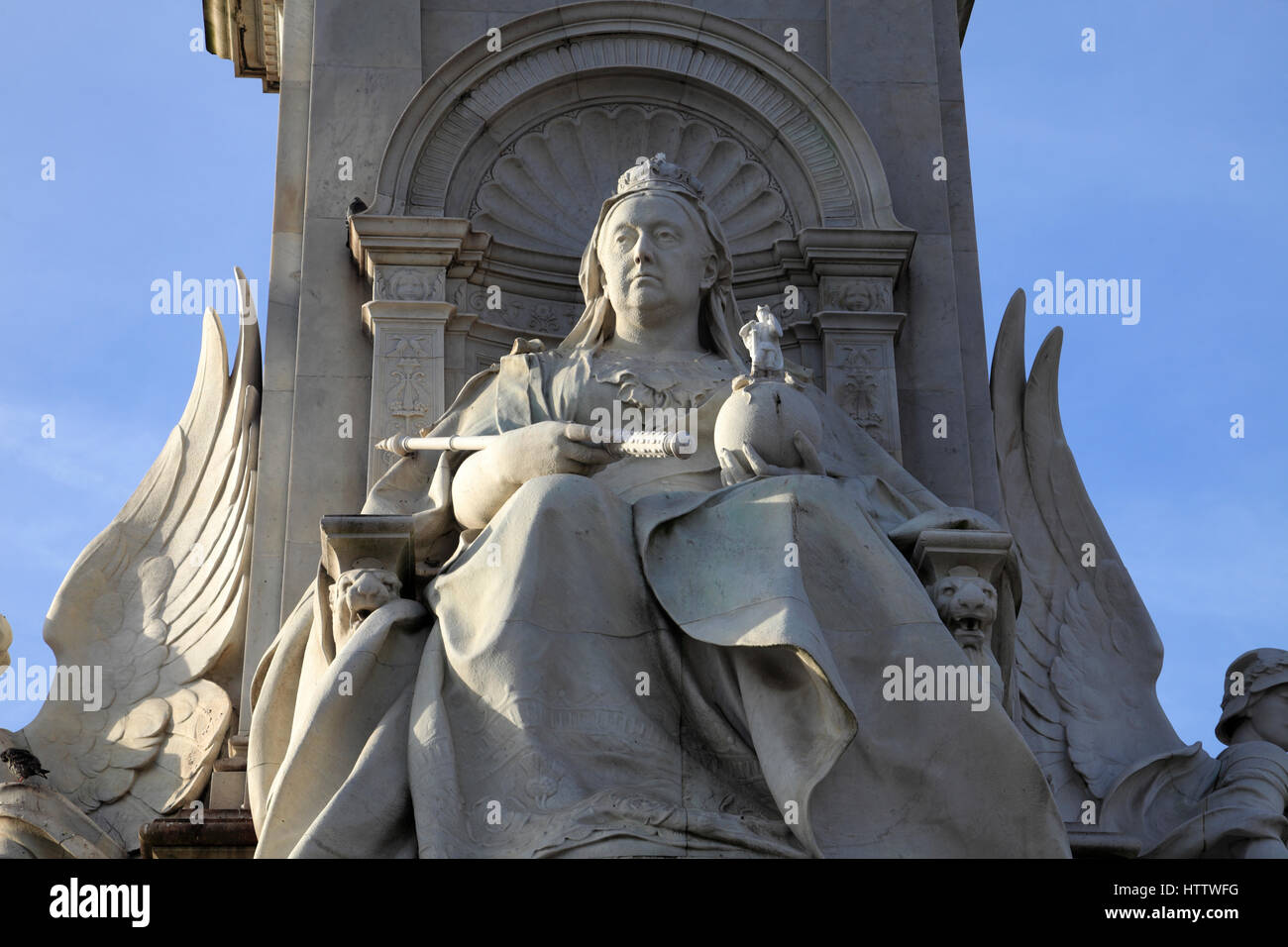 The Queen Victoria Memorial outside Buckingham Palace, St James, London, England, UK Stock Photo ...