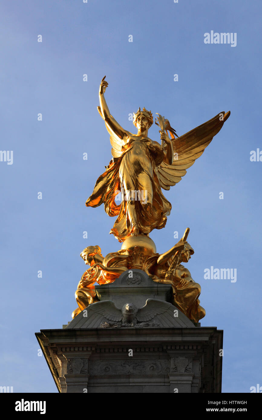 The Queen Victoria Memorial outside Buckingham Palace, St James, London, England, UK Stock Photo ...