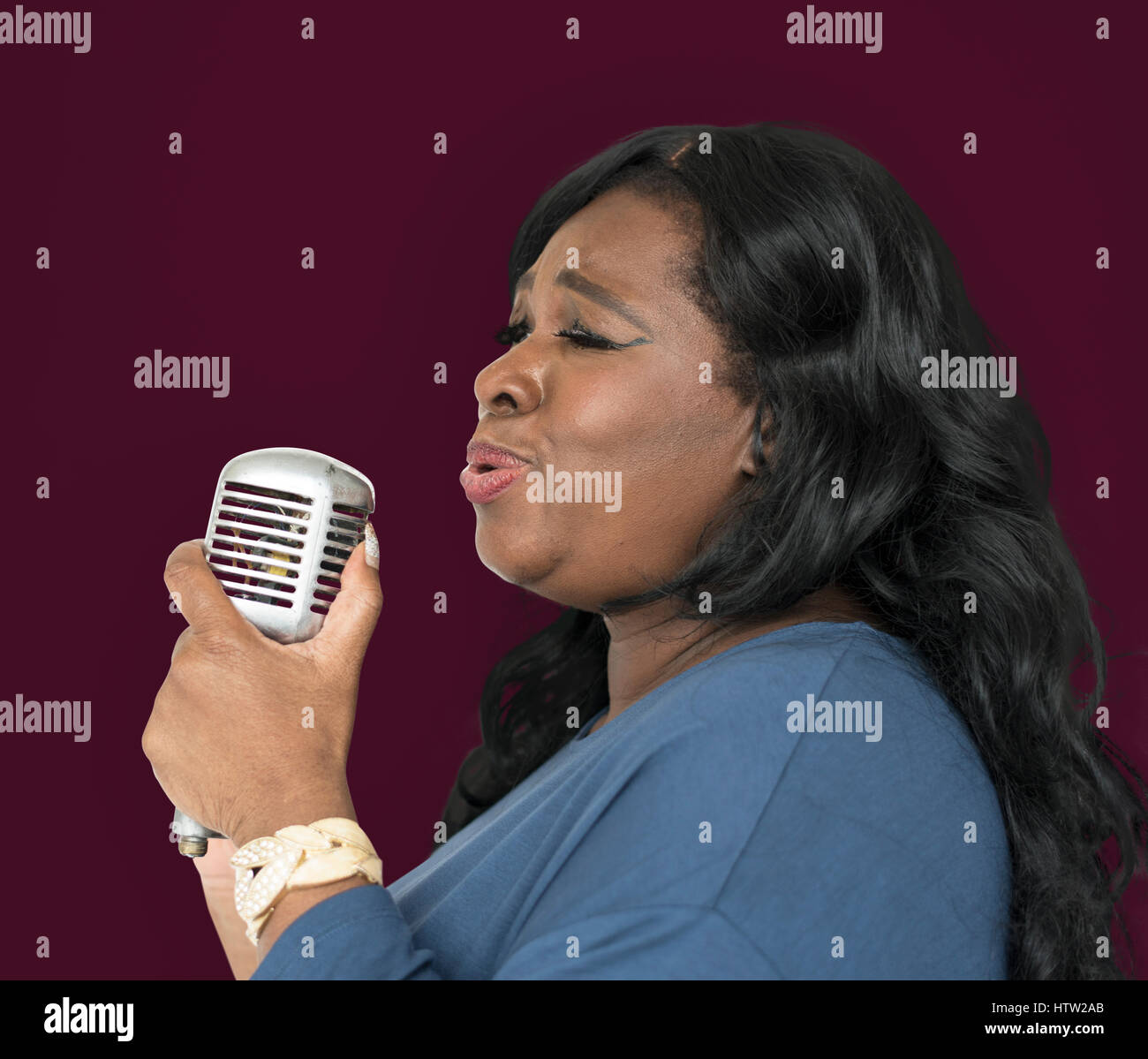 Fat lady singing hi-res stock photography and images - Alamy