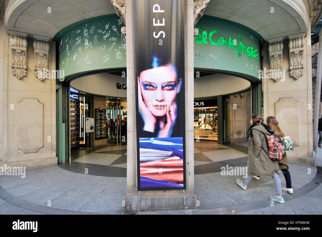 Big store barcelona hi-res stock photography and images - Alamy
