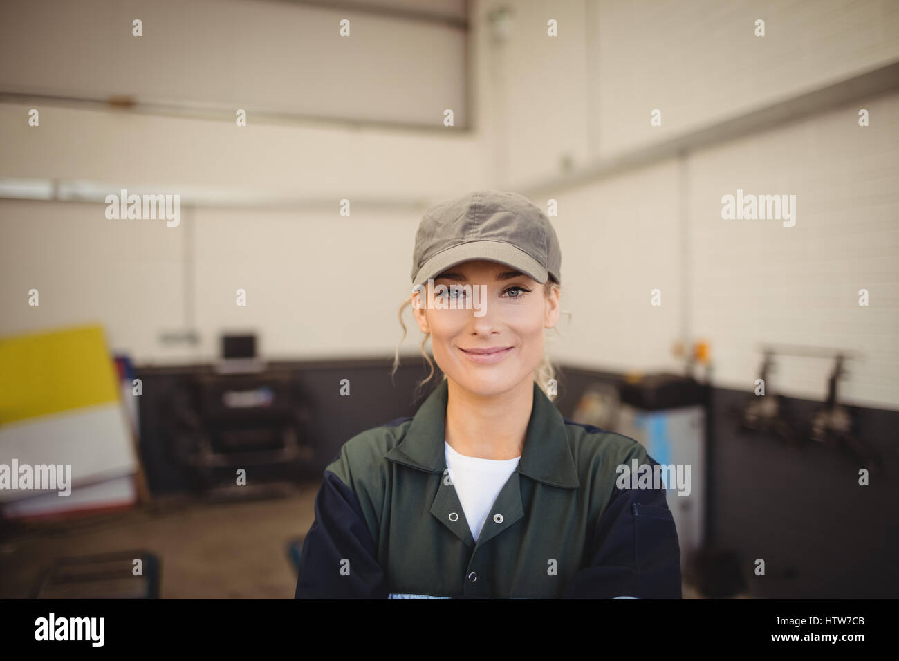 Beautiful mechanic in auto repair hi-res stock photography and images ...