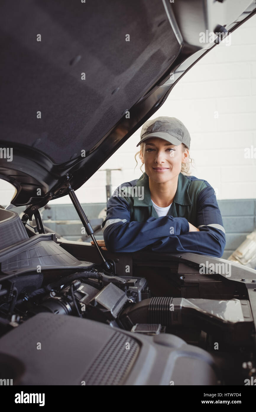 Portrait of female mechanic standing with arms crossed Stock Photo - Alamy