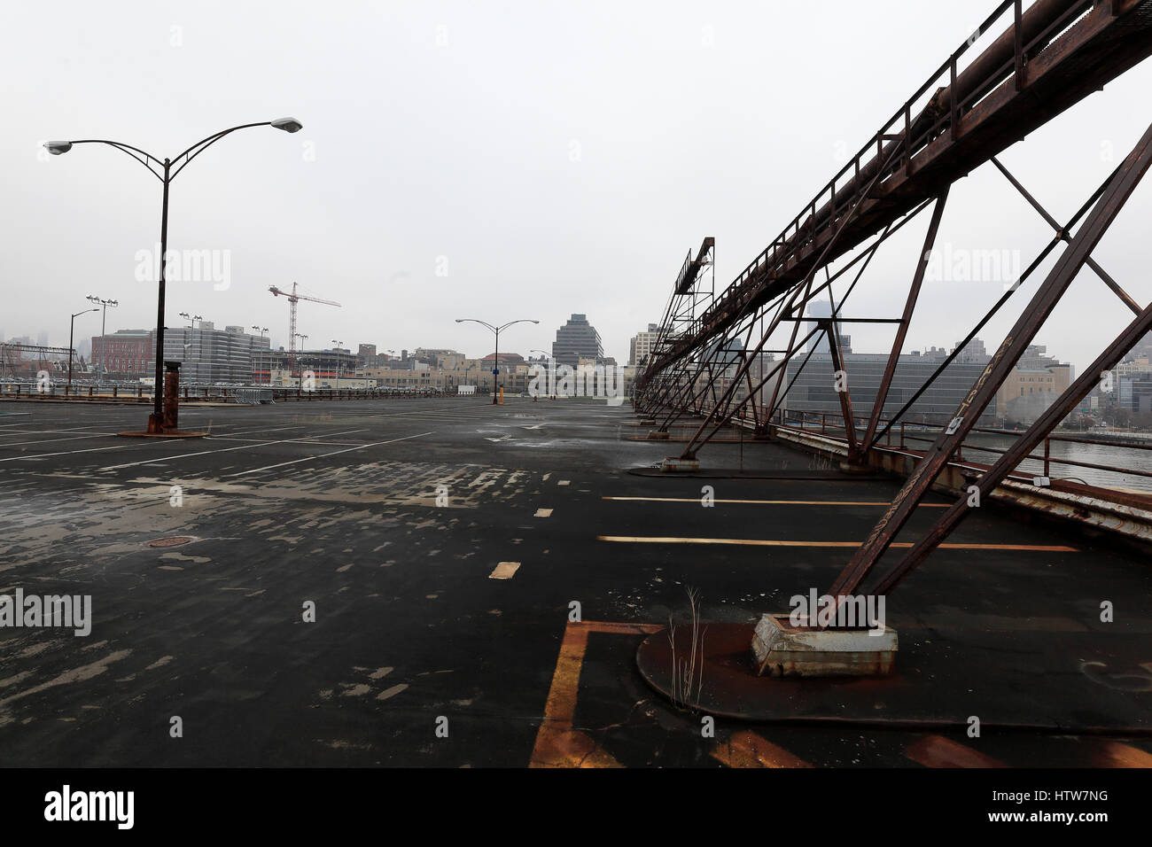 Pier 40 hudson river hi-res stock photography and images - Alamy