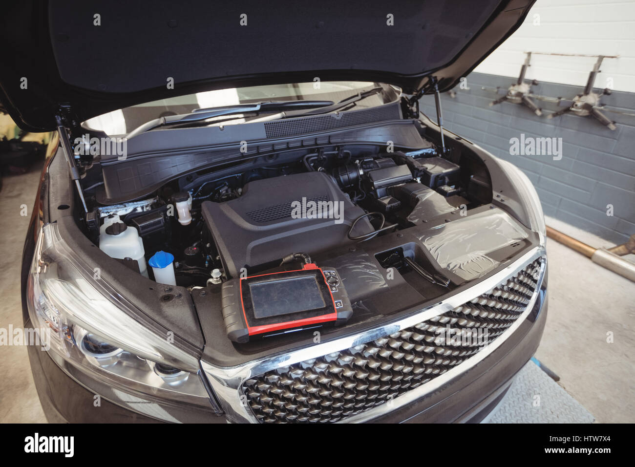 Car Bonnet Open High Resolution Stock Photography and Images - Alamy