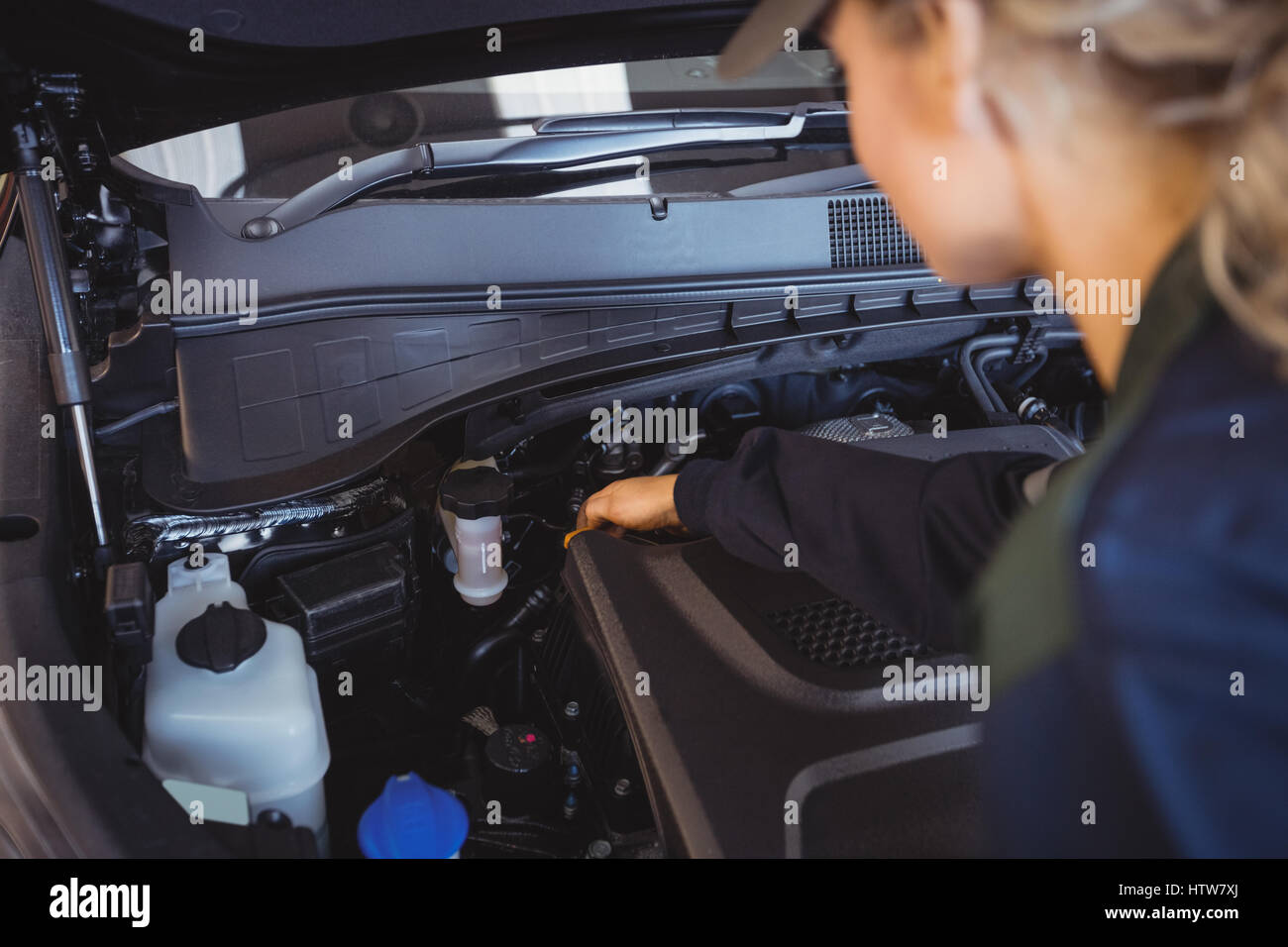 Female mechanic servicing car Stock Photo - Alamy