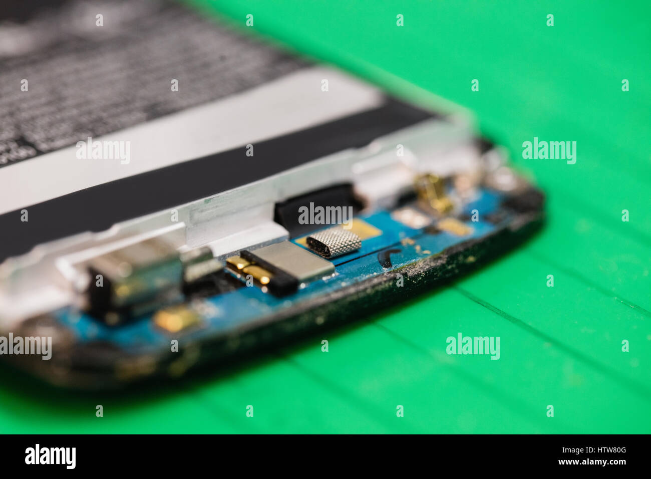 Mobile phone repairing hi-res stock photography and images - Alamy