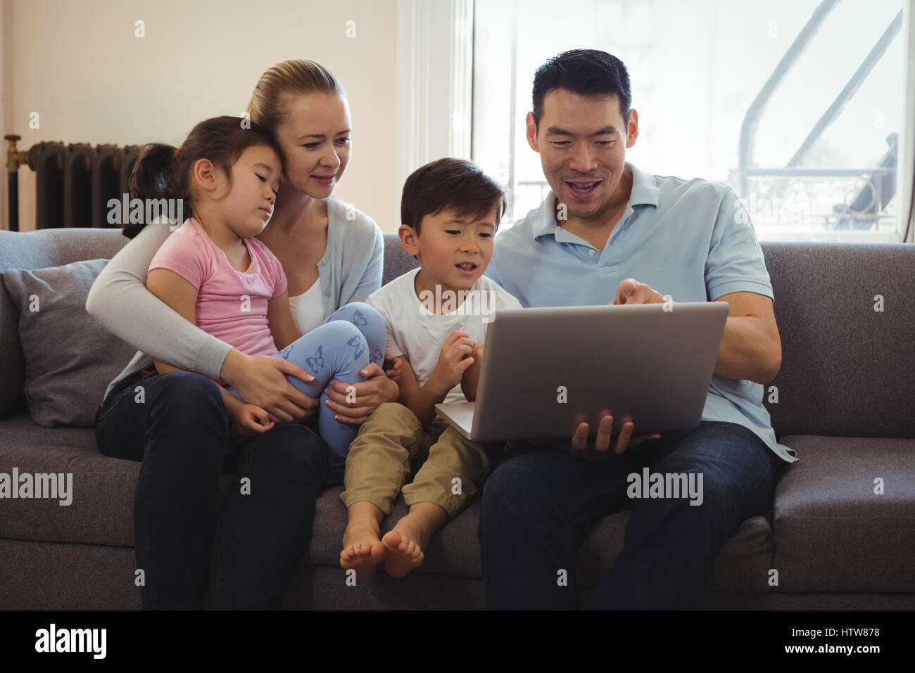Kids parents computer hi-res stock photography and images - Alamy