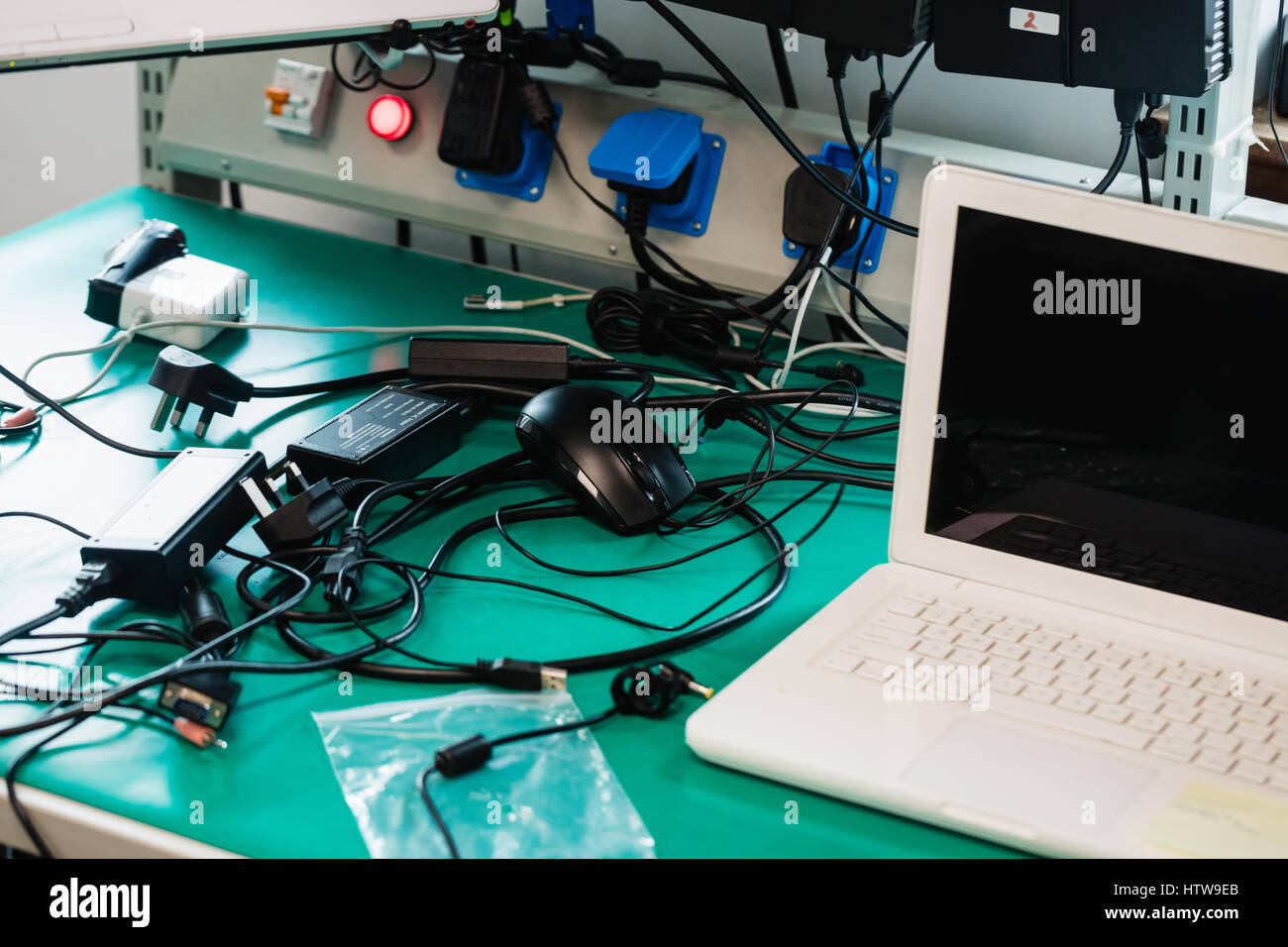 Laptop repair hi-res stock photography and images - Alamy