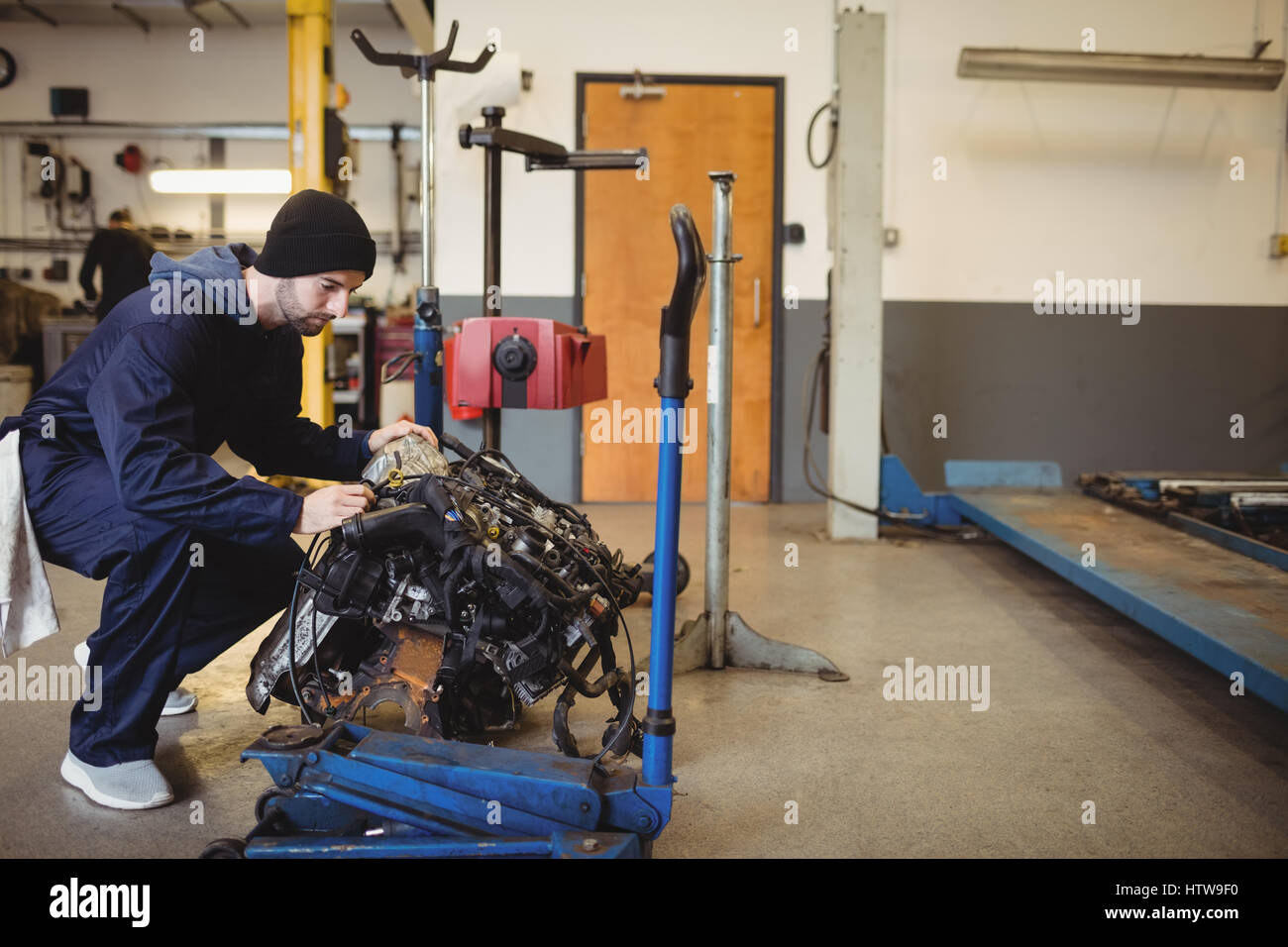 Mechanic checking car hi-res stock photography and images - Alamy