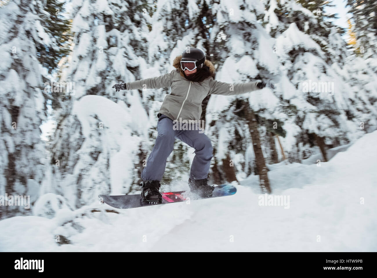 Snowboarder hi-res stock photography and images - Alamy