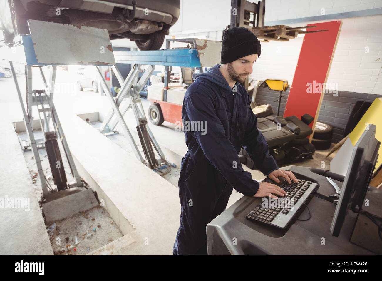 Computer servicing hi-res stock photography and images - Alamy