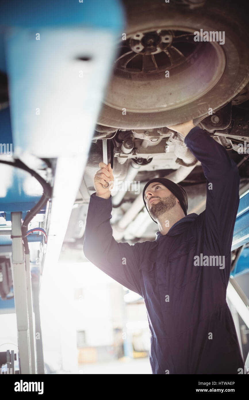 Mechanic fixing a car Stock Photo - Alamy
