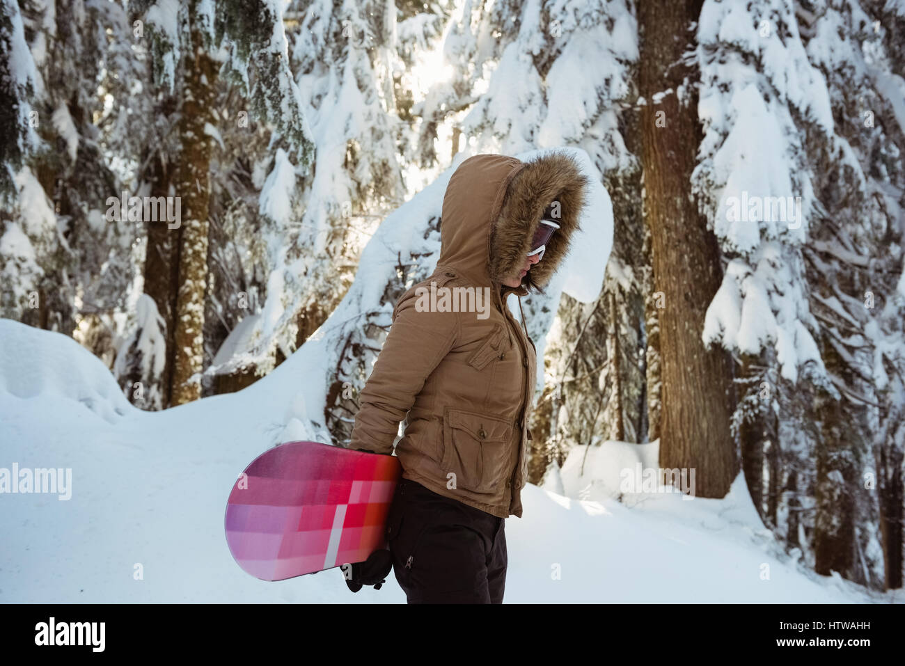 Mountain snowboard hi-res stock photography and images - Alamy