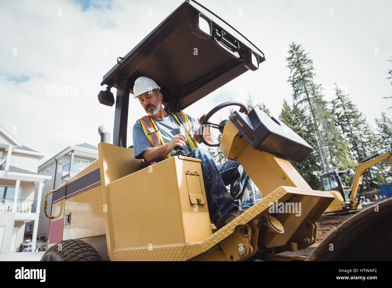 Man operating road roller Stock Photo - Alamy