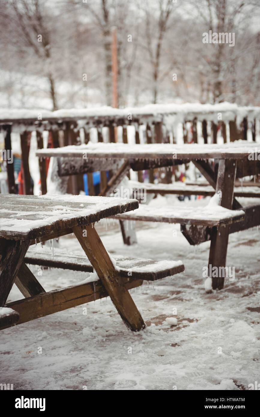 Snow tables hi-res stock photography and images - Alamy
