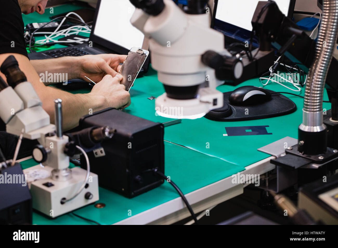 Man disassembling machine hi-res stock photography and images - Alamy