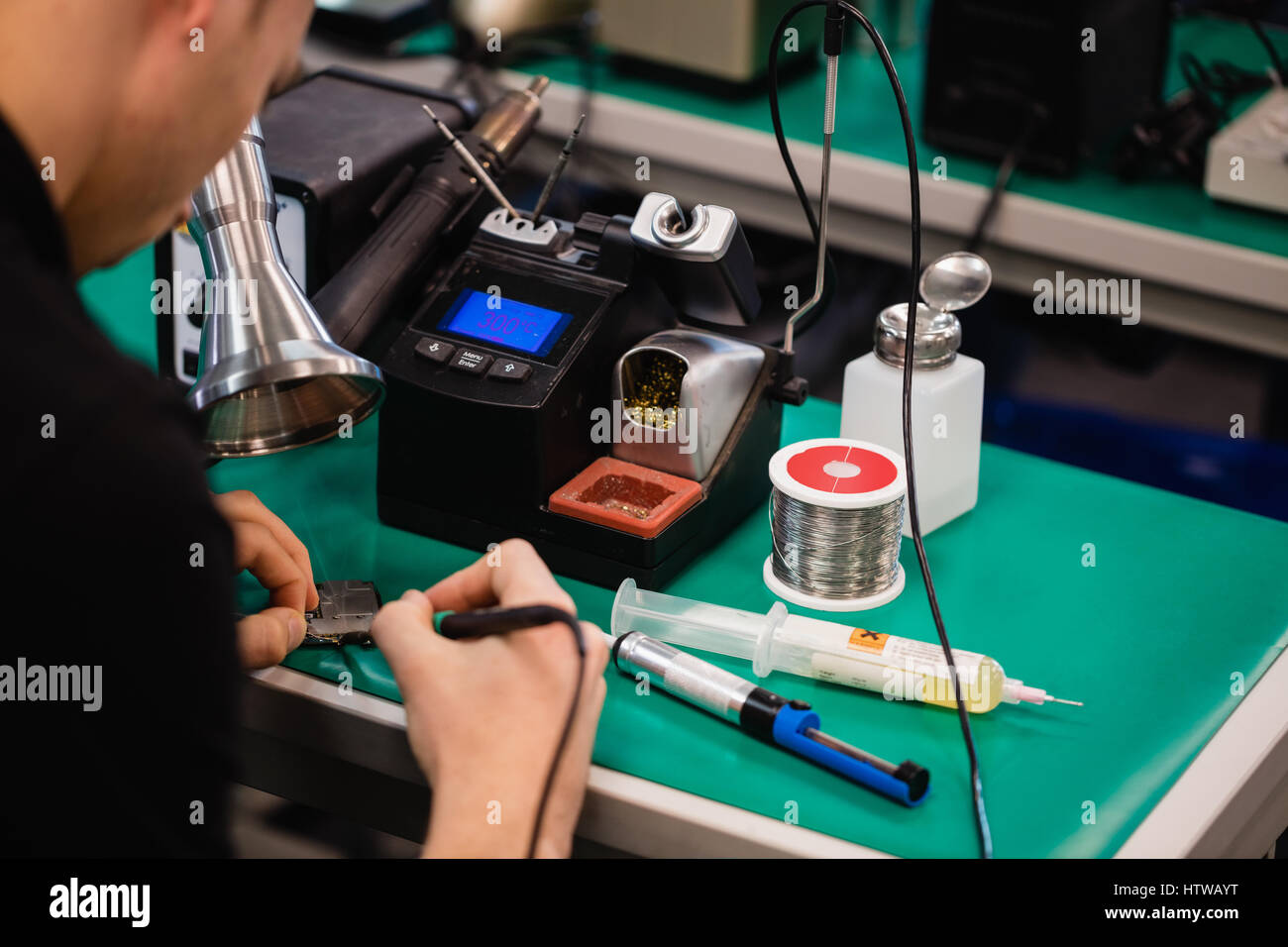 Installing device hi-res stock photography and images - Alamy