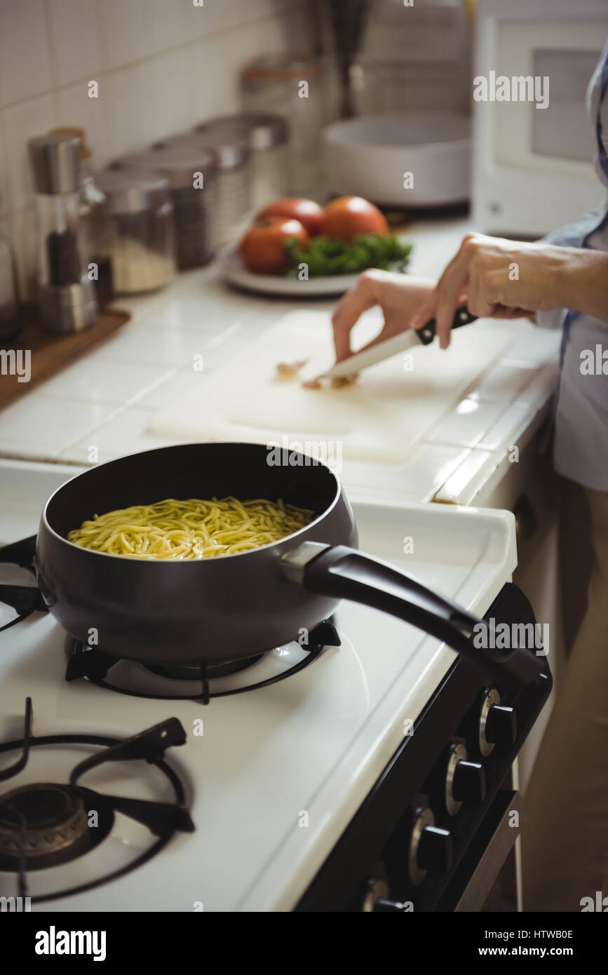 Woman cooking kitchen hi-res stock photography and images - Alamy