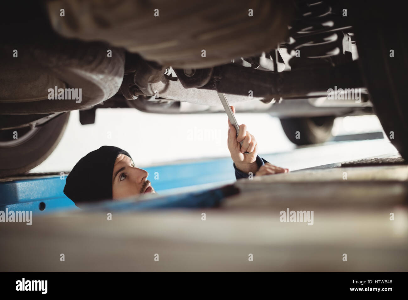 Mechanic fixing a car Stock Photo - Alamy