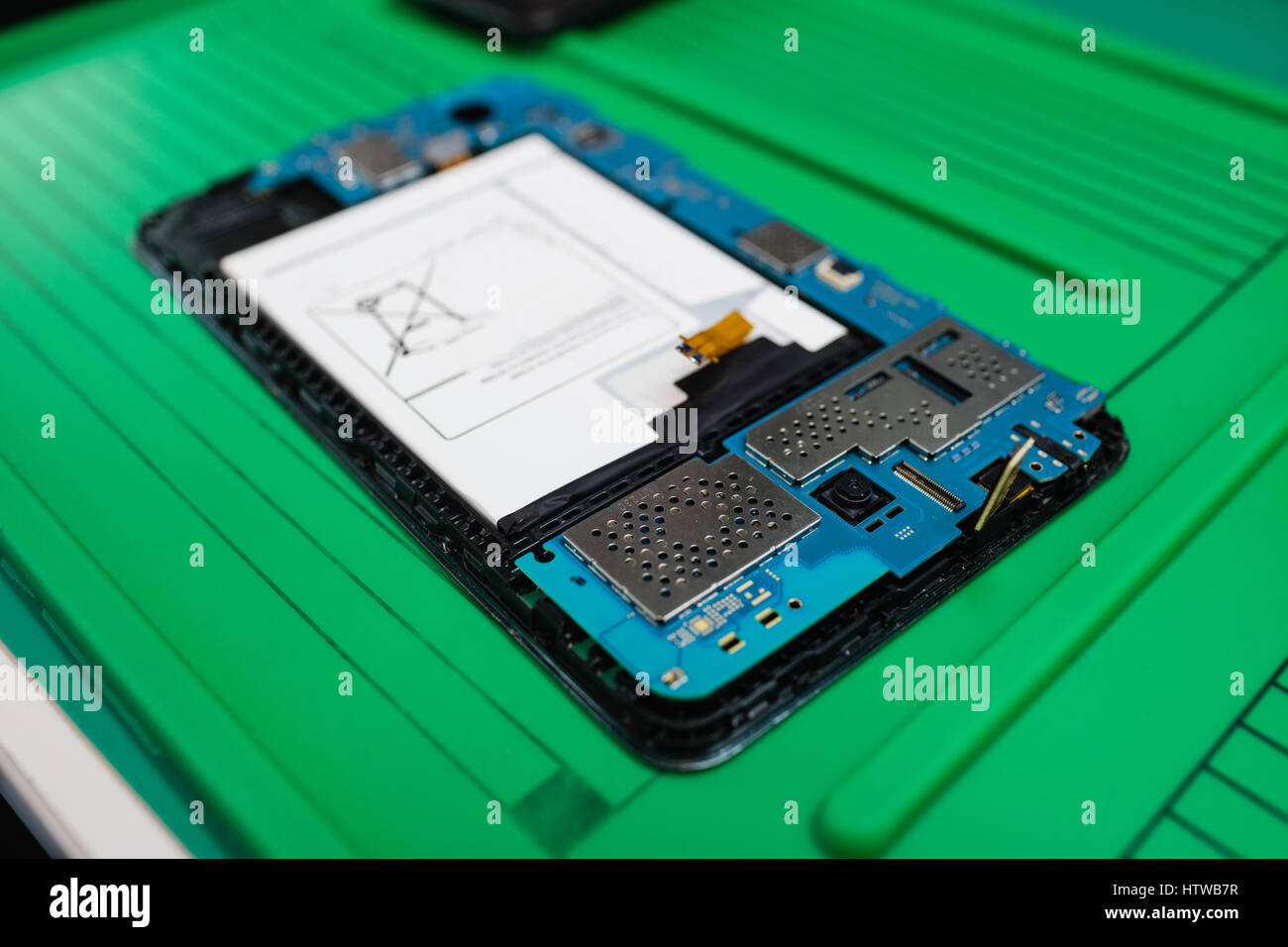 Mobile phone shop open hi-res stock photography and images - Alamy