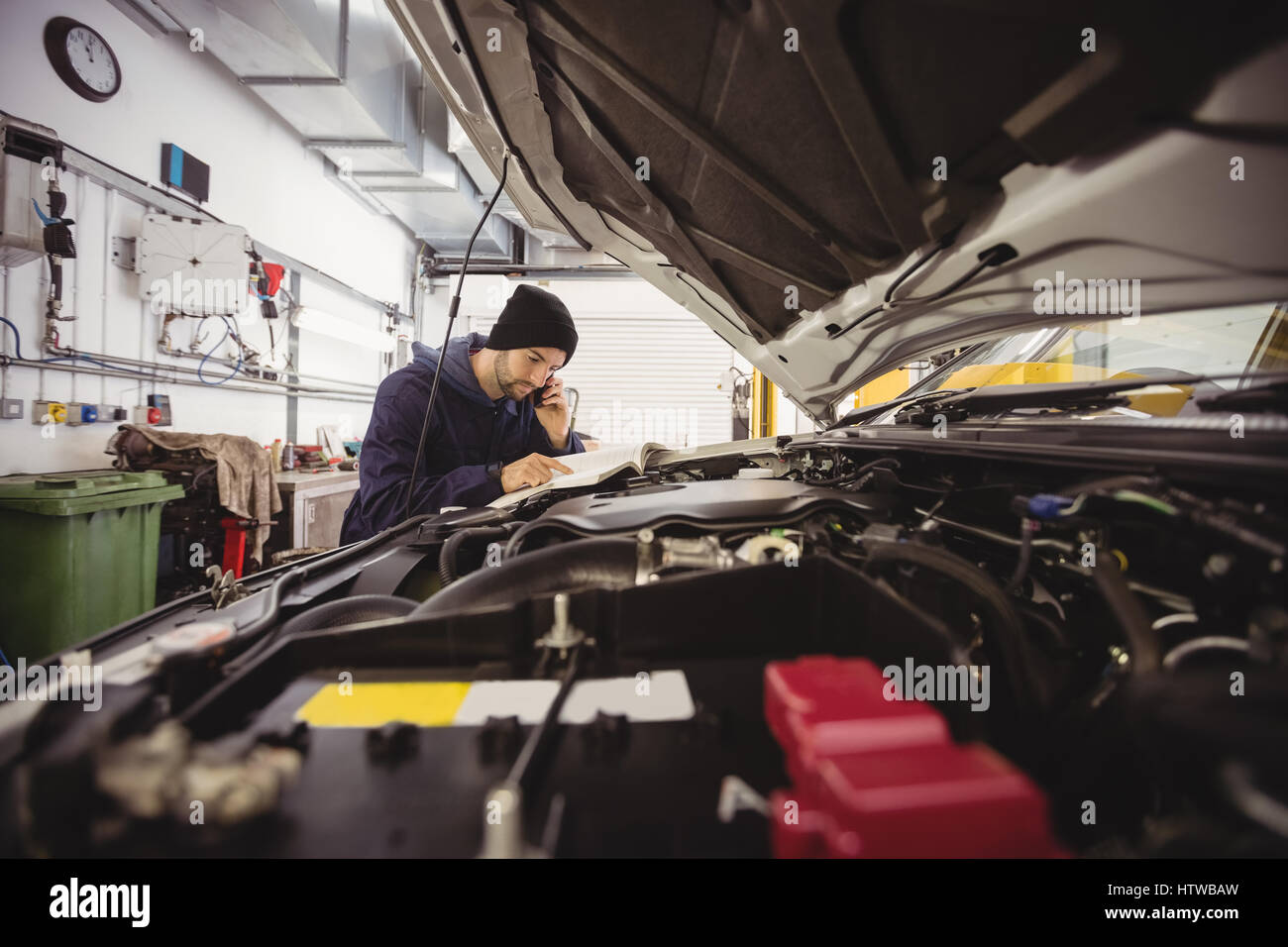 Work instruction hi-res stock photography and images - Alamy