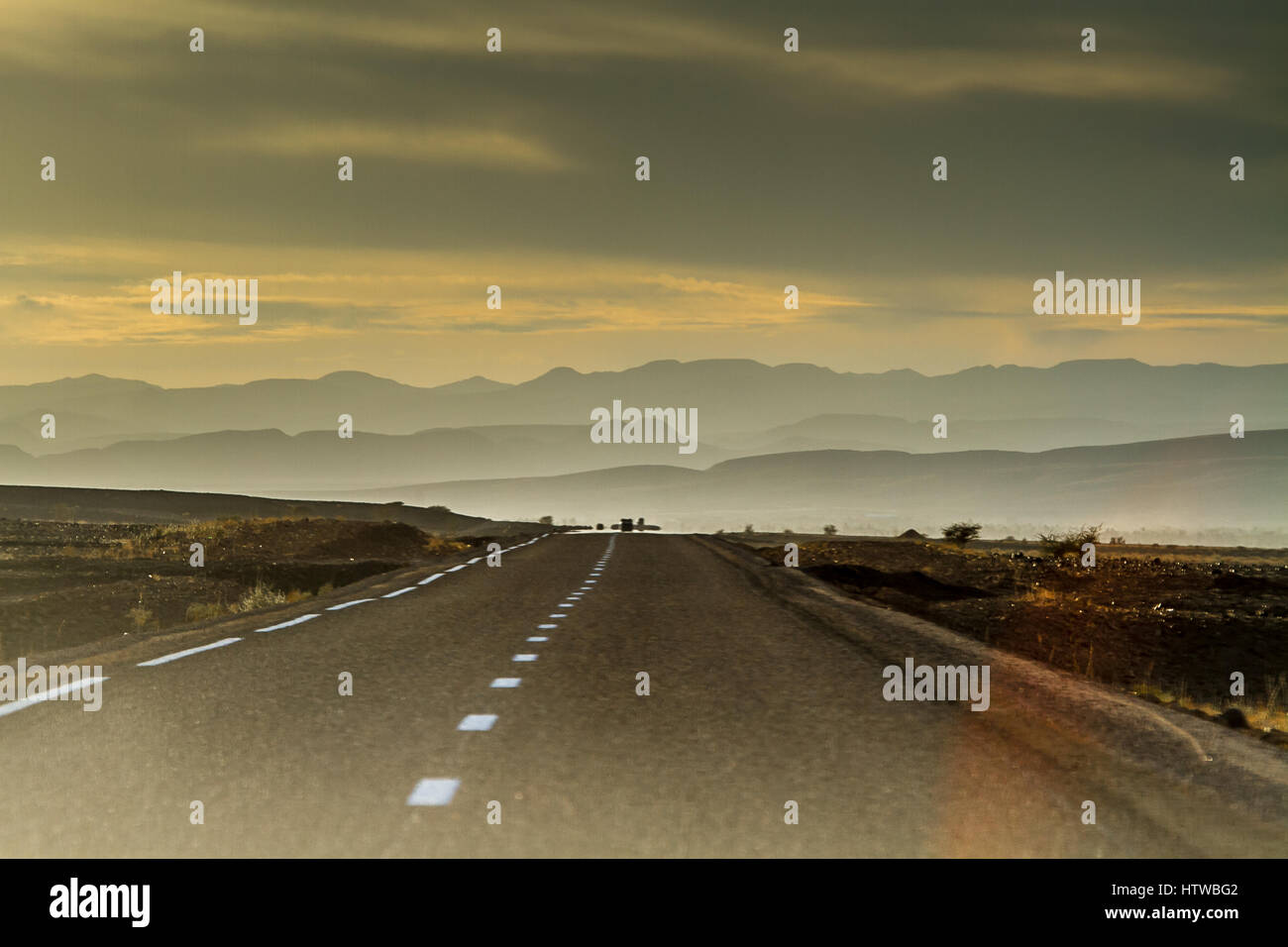 Beautiful empty paved road hi-res stock photography and images - Alamy